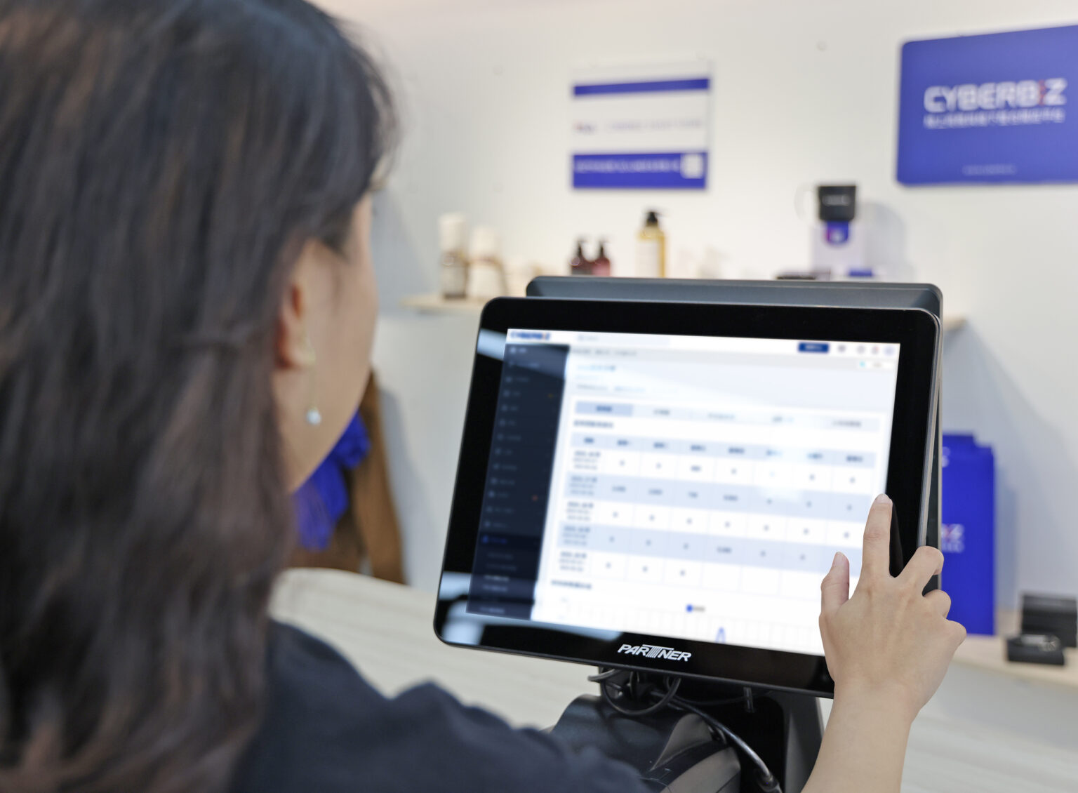 免費POS系統好用嗎？免費POS系統推薦與比較：選擇最適合的解決方案 - CYBERBIZ 電商部落格